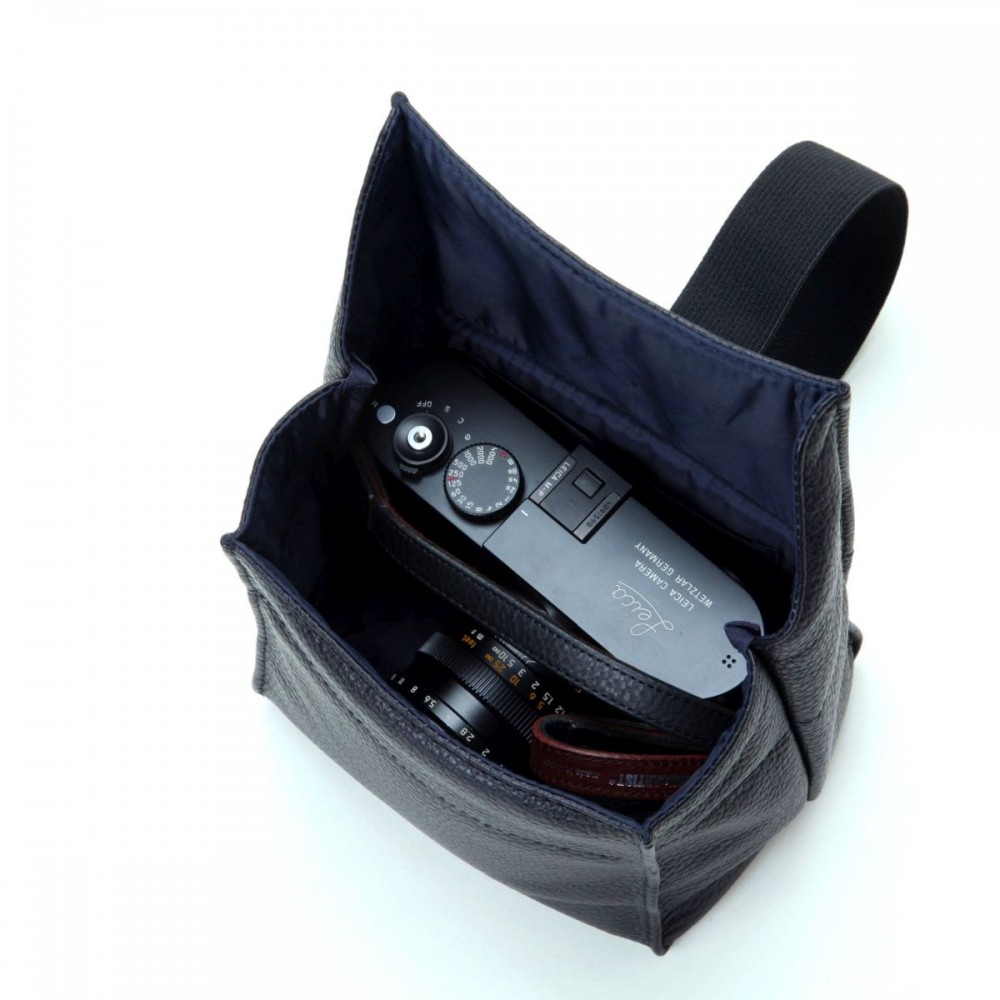 Artisan & Artist ACAM 78 Leather Soft Pouch Black